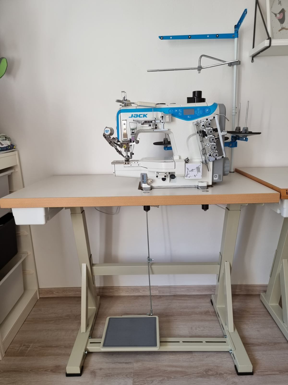 Industrijski pokrivni šivalni stroj IBERDECK Jack K4-UT full automatic
