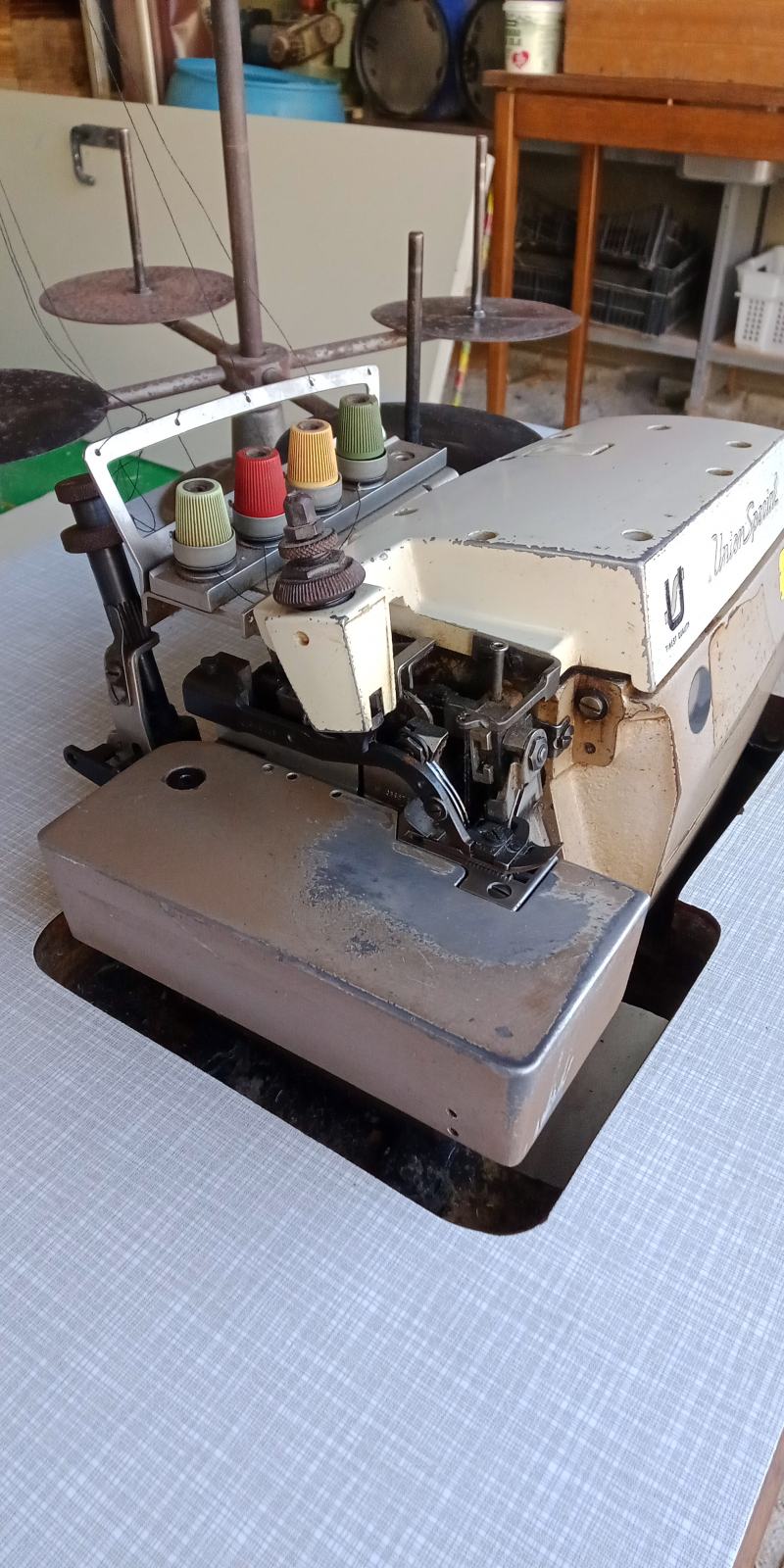 Overlock stirinitni Union Special industrijski sivalni stroj