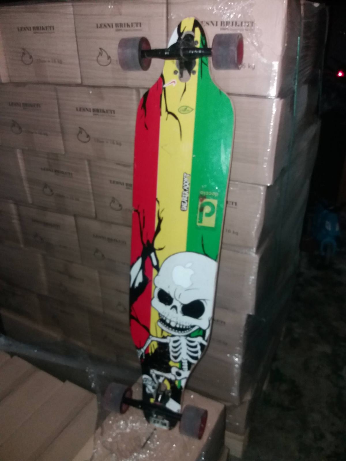 Longboard Rolka Skull