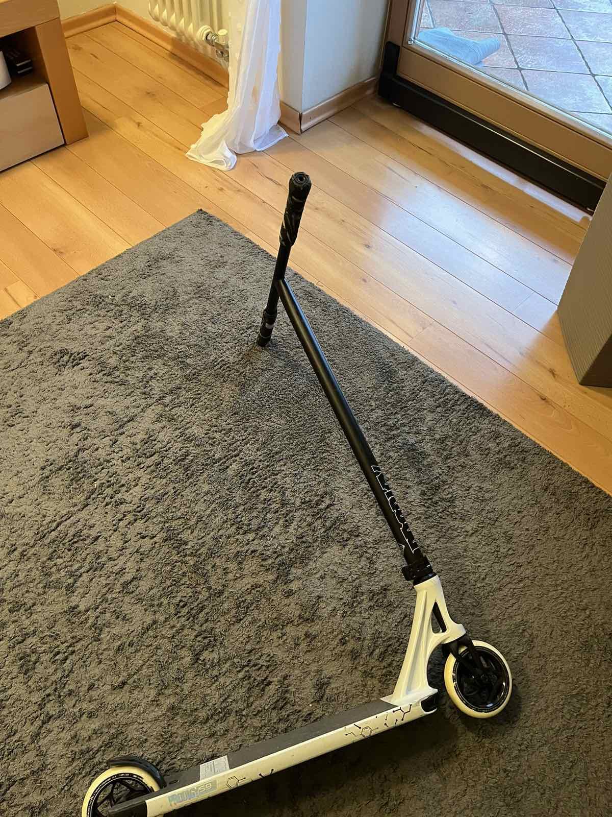 ROBERT MÜLLNER. LOKEV 4 C, 6219 SEŽANA