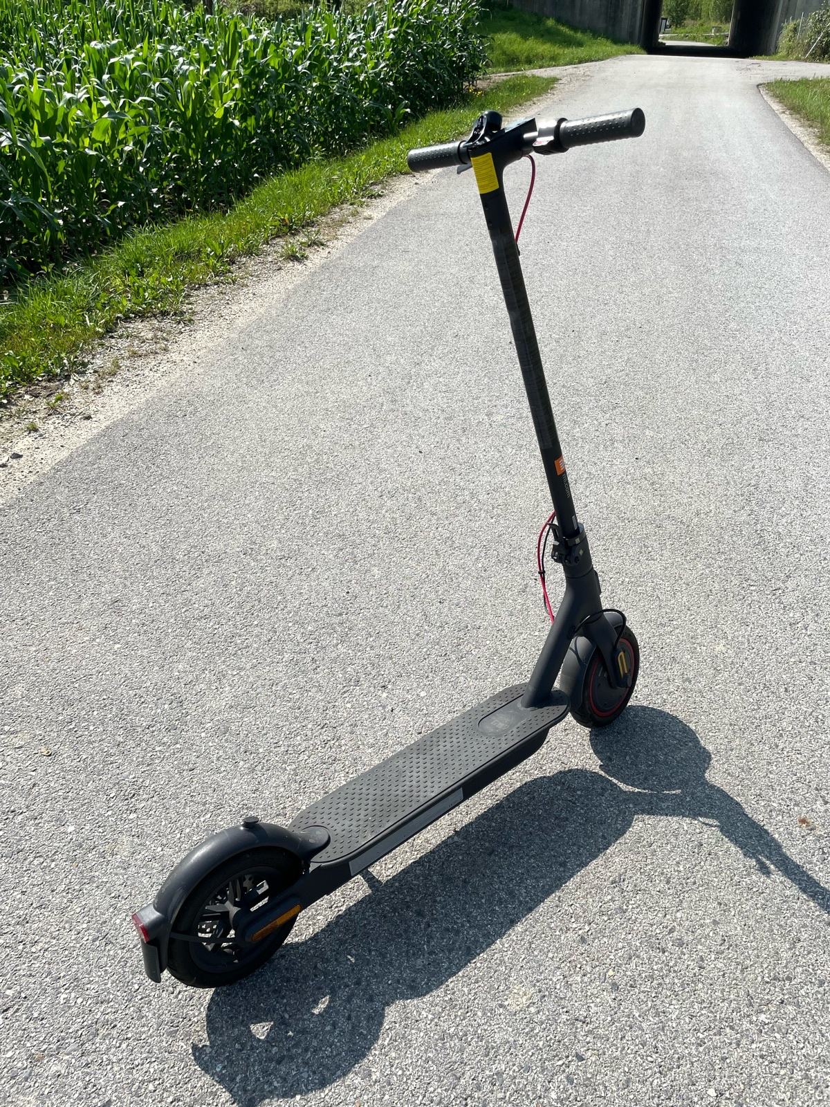 Električni skiro Mi Electric scooter pro 2