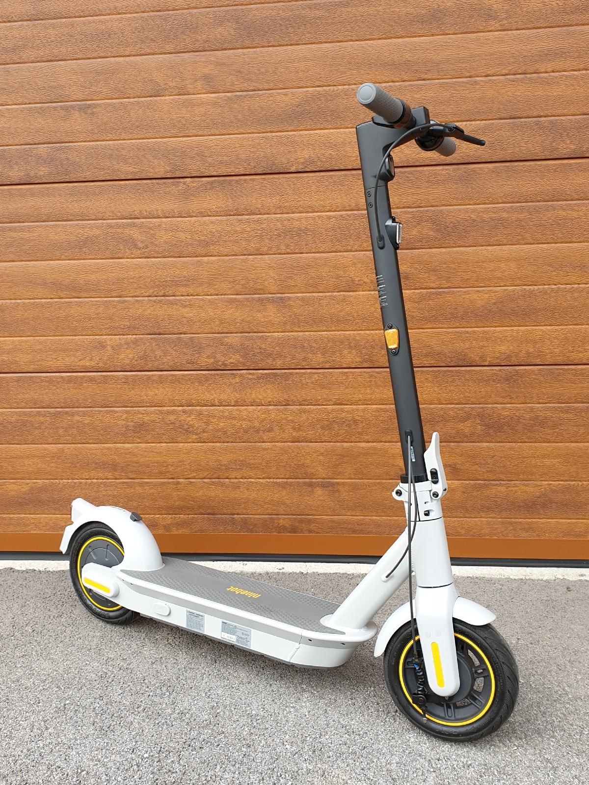 Električni skiro Segway Ninebot Max G 30 LE II