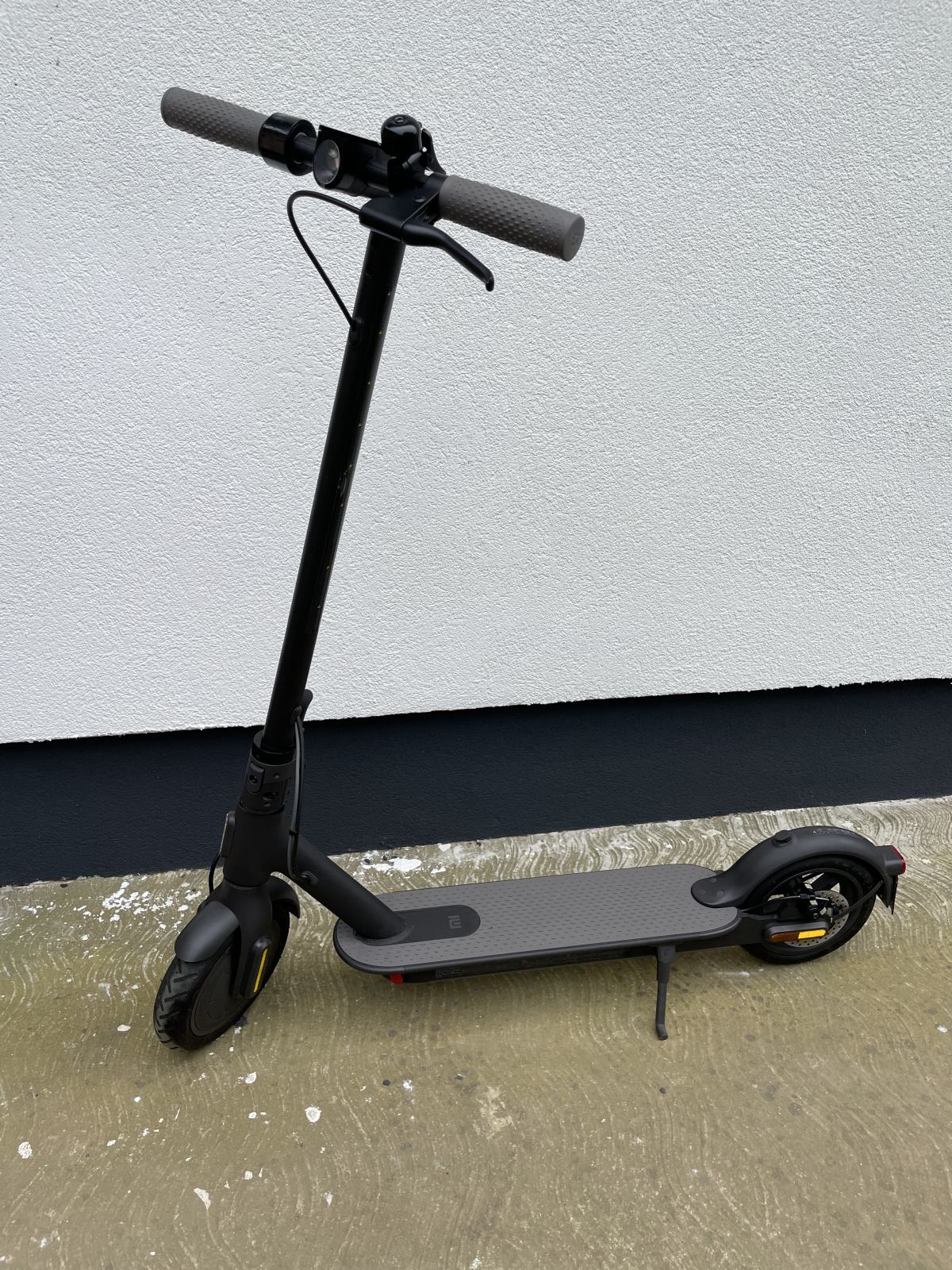 Električni skiro Xiaomi Mi Electric Nov