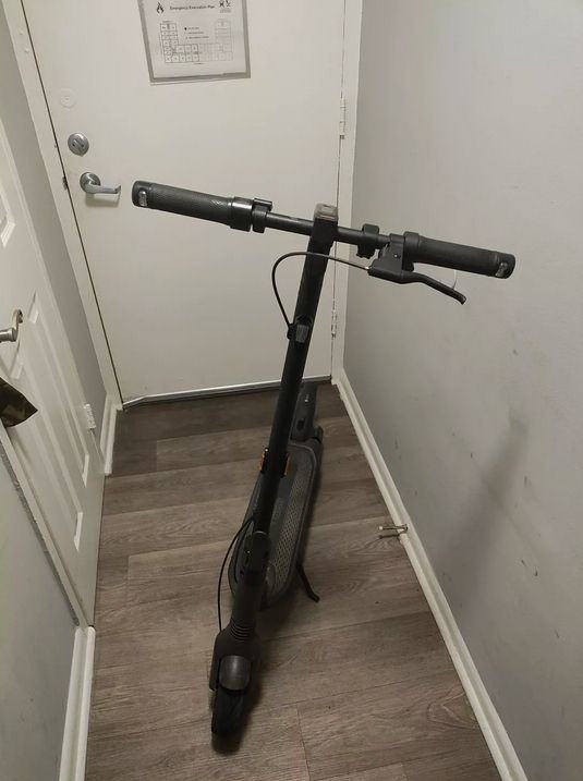 Rabljen črn električni skuter Segway Ninebot Max G2