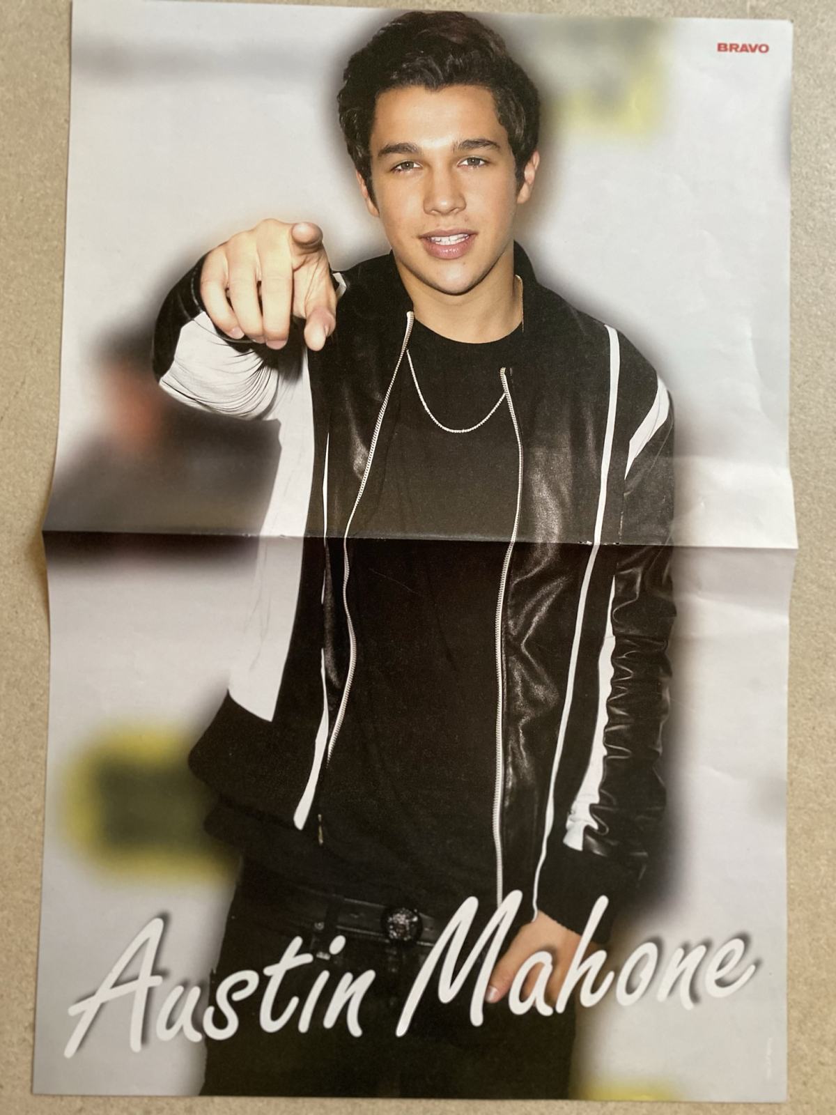 Plakat AUSTIN MAHONE / poster Bella Thorne bel kuža - NOVO prodam