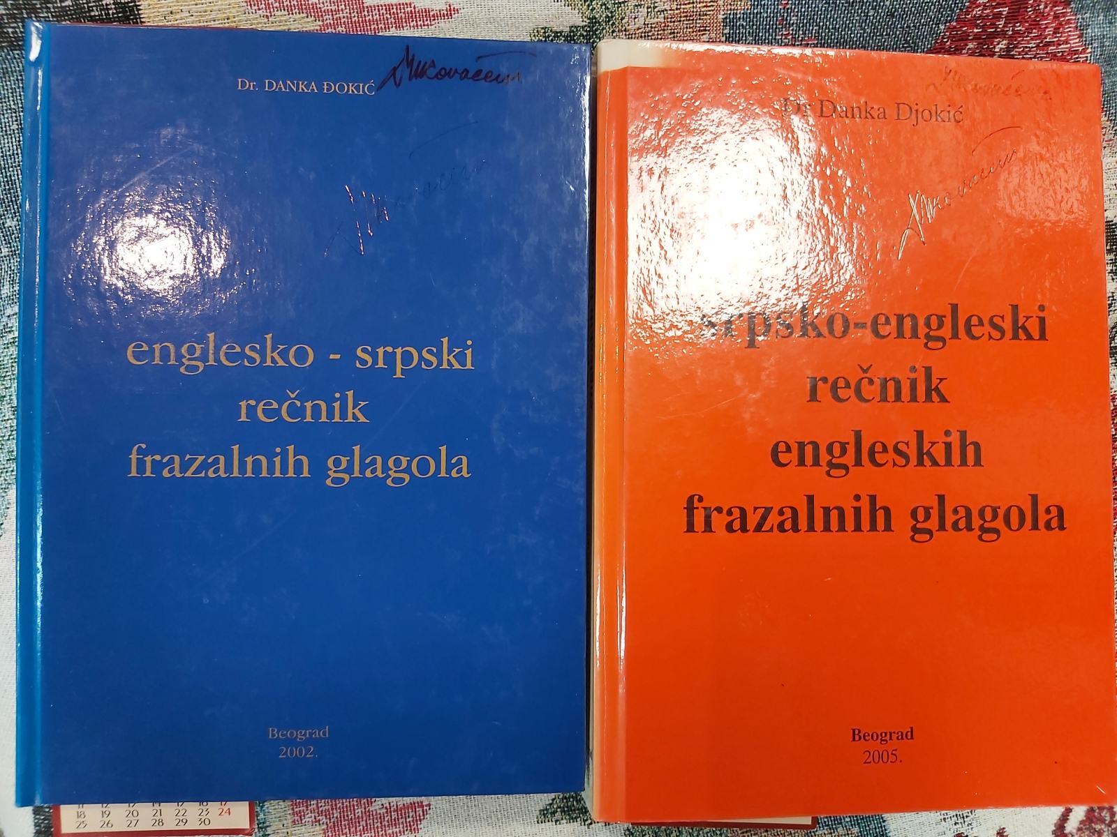DANKA ĐOKIĆ ENGLESKO - SRPSKI REČNIK FRAZALNIH GLAGOLA