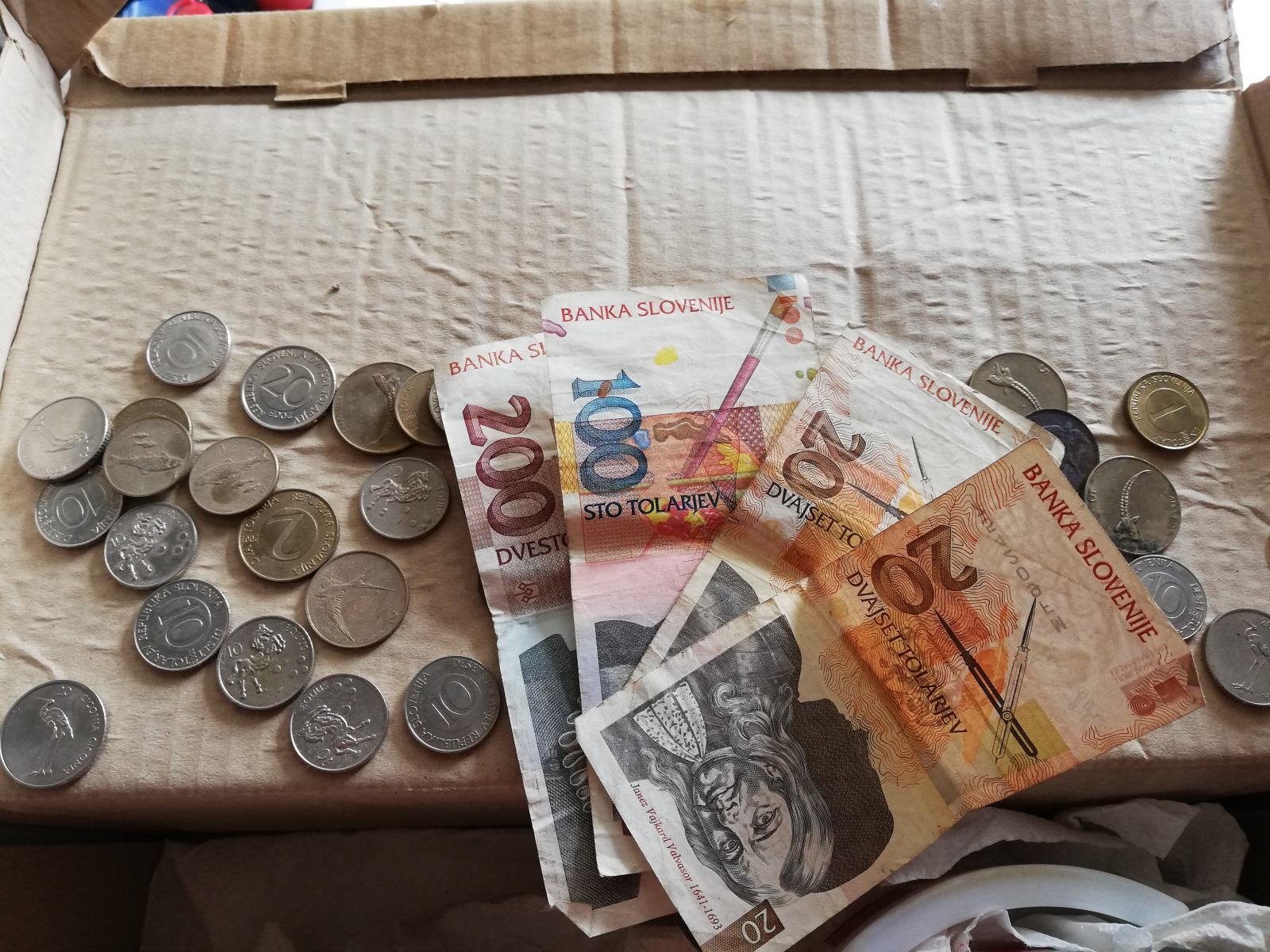 BANKOVCI KOVANCI SLOVENIJA TOLAR