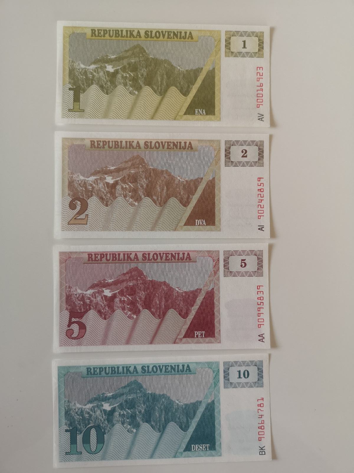 BONI 1,2,5 IN 10 TOLARJEV 1990 UNC