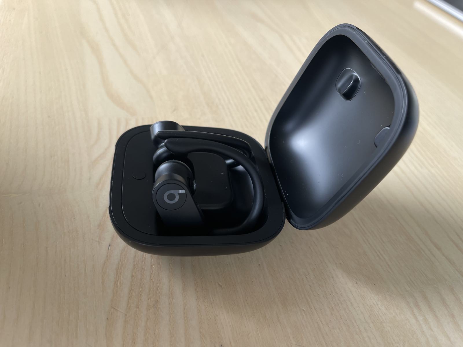 Powerbeats pro black