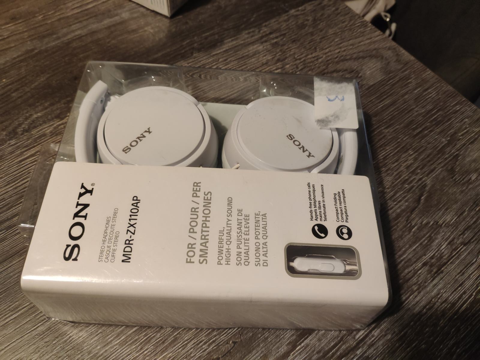 Sony ZX Series Wired On-Ear Headphones, bele MDR-ZX110AP