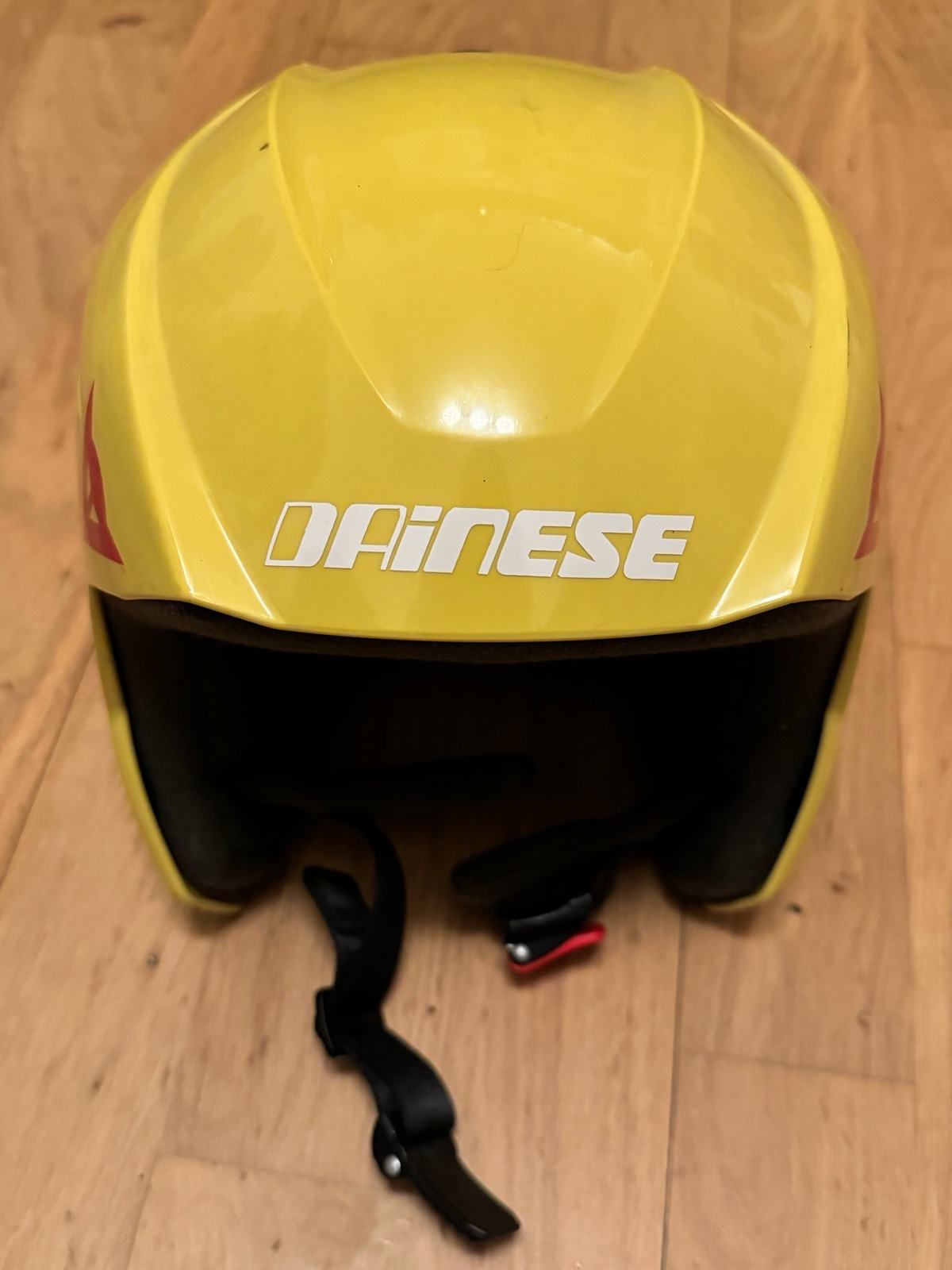 PODARIMO smučarsko čelado dainese