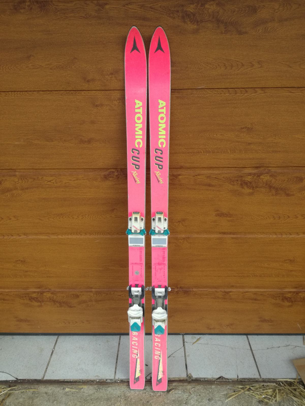 Smuči Atomic Cup Racing