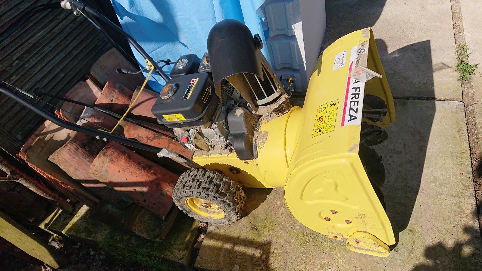 Podarim manjšo snežno frezo