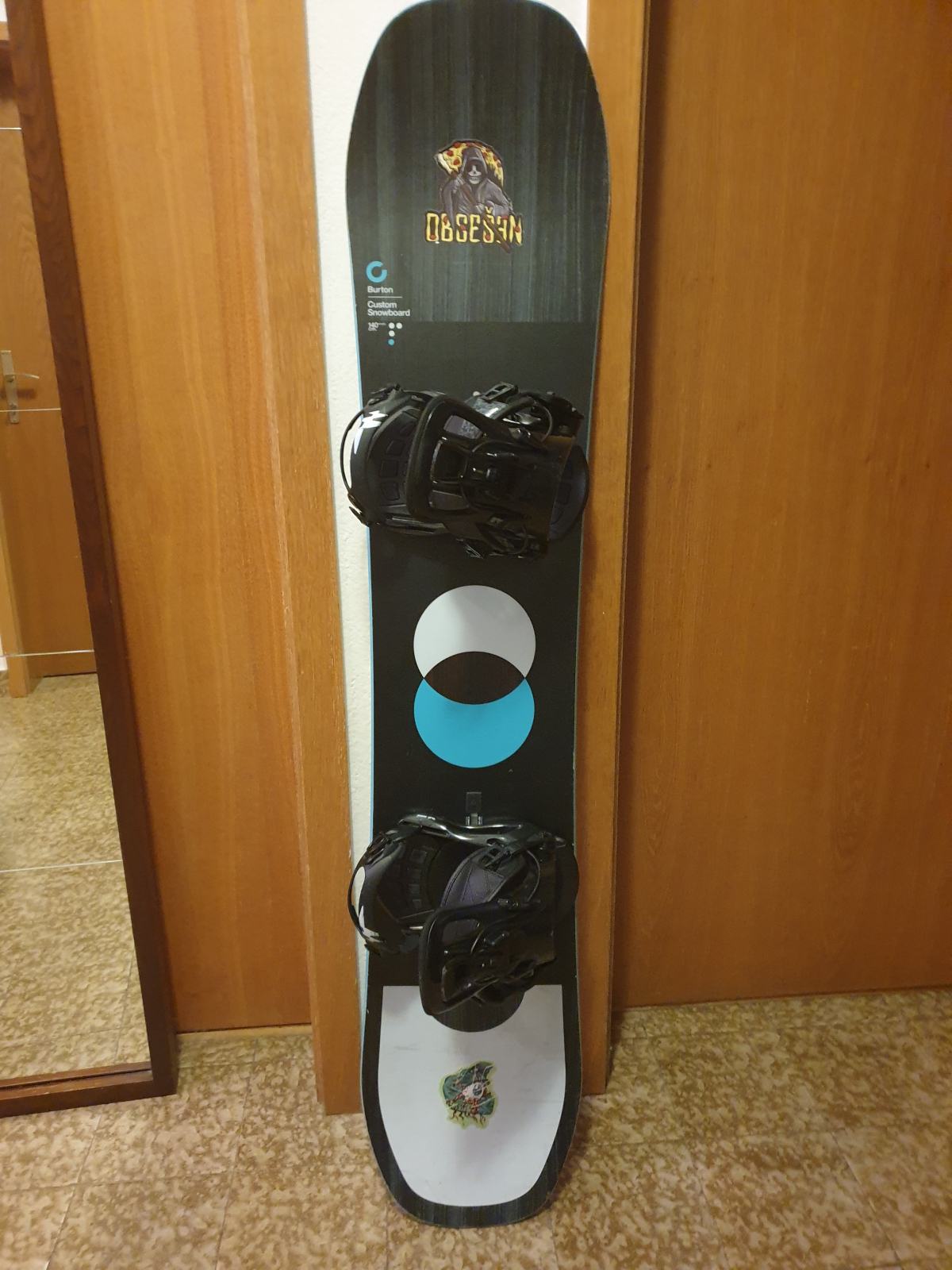 Custom burton snowboard(140 cm) + vezi(rage M)
