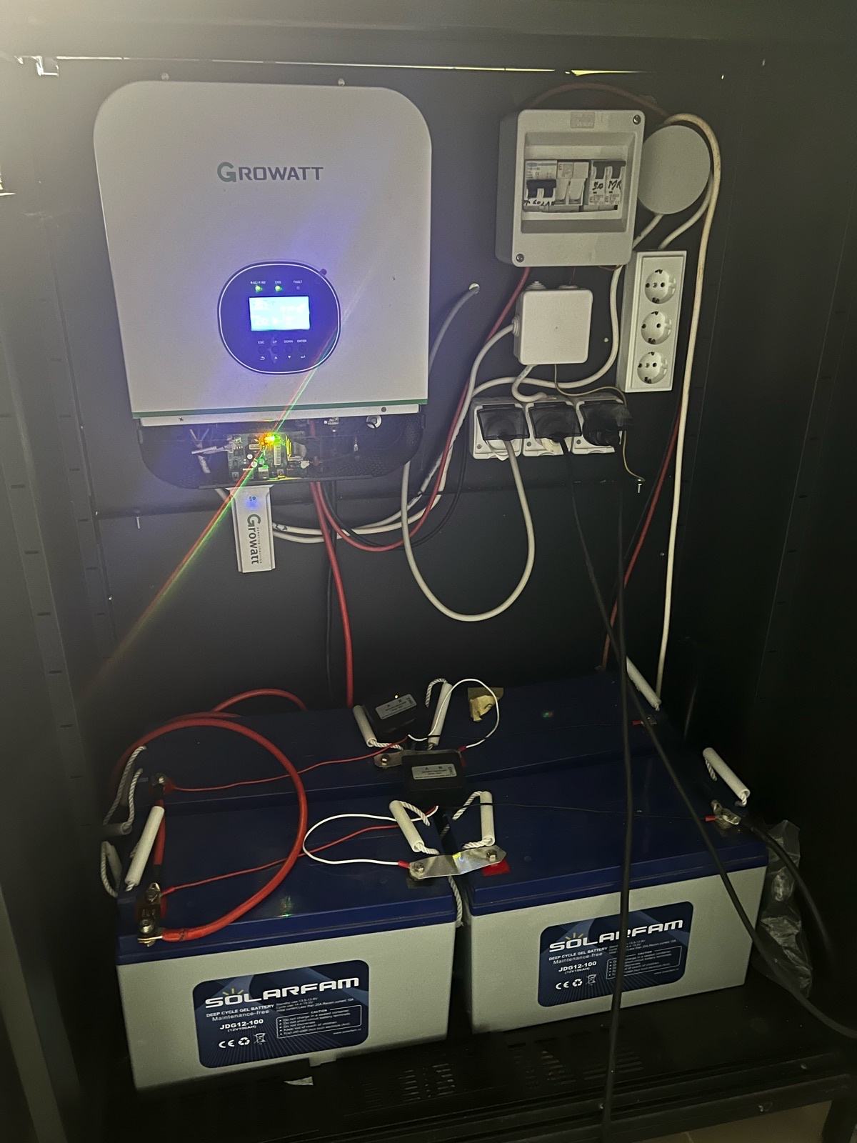 Sončna elektrarna Growatt off-grid SPF 3000