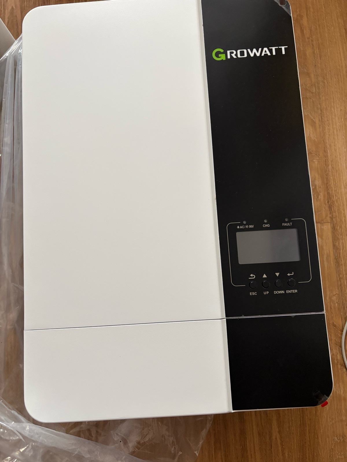 Razsmernik growatt spf 5000 es
