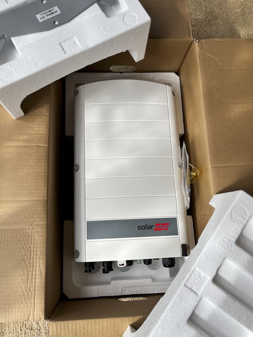 SolarEdge inverter SE10K (trifazni, 10 kW) - mrežna kartica ne deluje