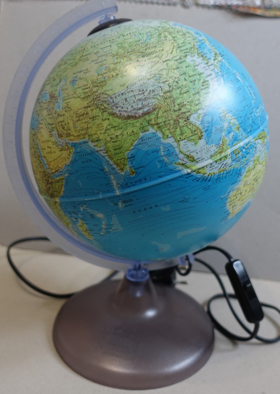 Globus višina 30 cm