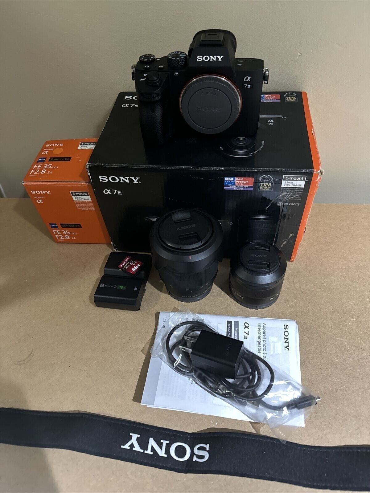 Sony Alpha A7 III z objektivom FE 28-70 mm Kit, FE 35 mm (F2,8)