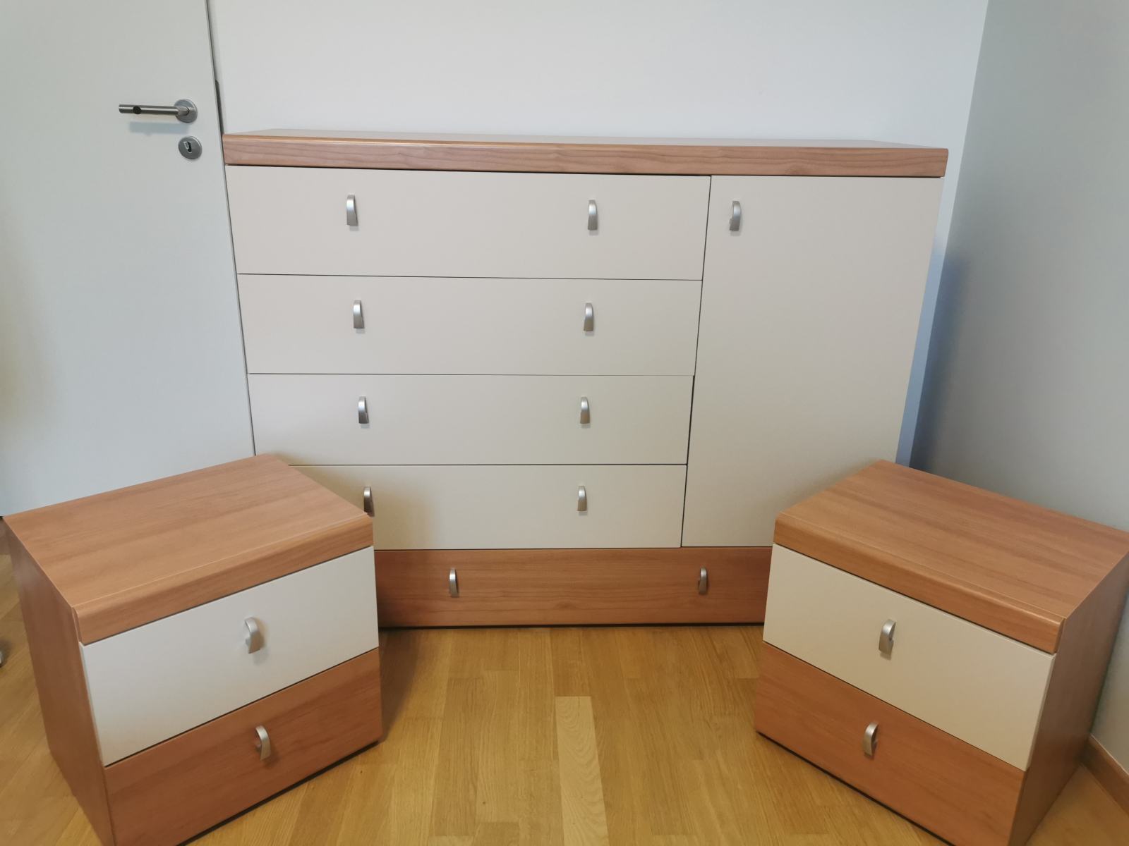 Alples komoda in nočne omarice iz serije Globus