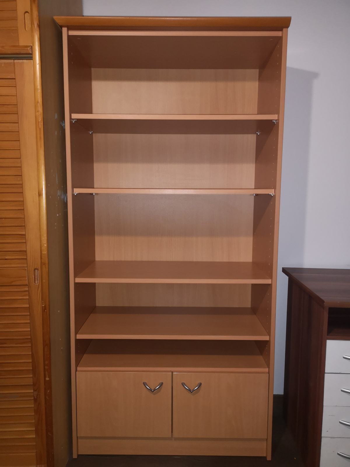 PRODAM LEPO OHRANJENE OMARE, OMARICE, PREDALNIKE...