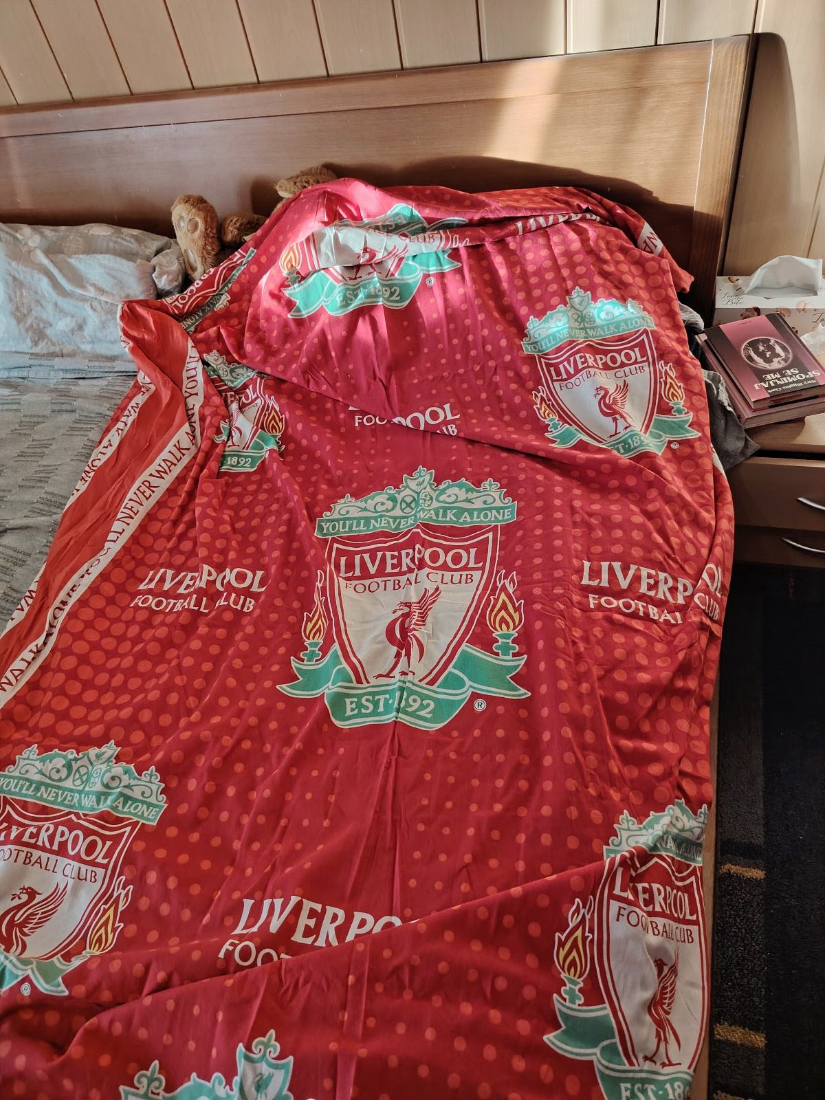 PRODAM POSTELJNINO FC LIVERPOOL