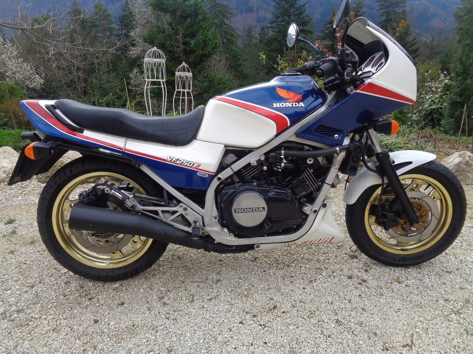 Honda VF750F 736 cm3, 1982 l.