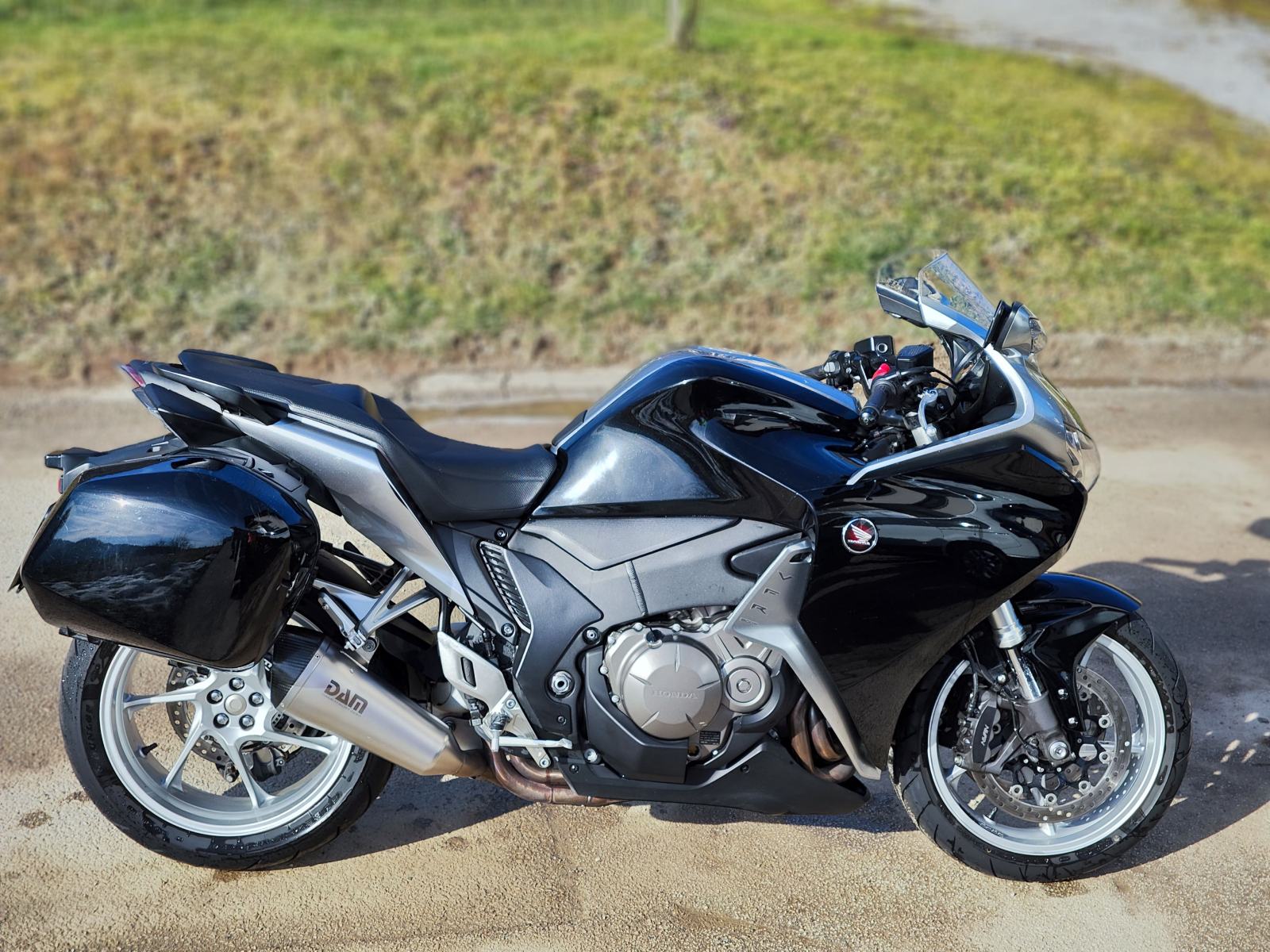 Honda VFR 1200F 1237 cm3, 2012 l.