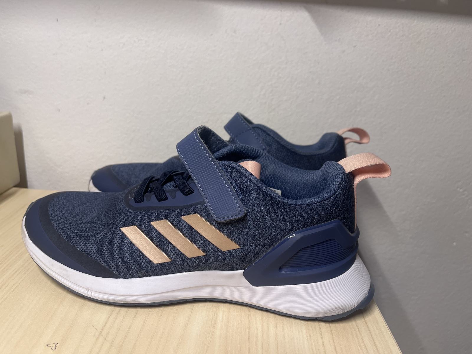 Adidas teniske velikost 34 - kot nove