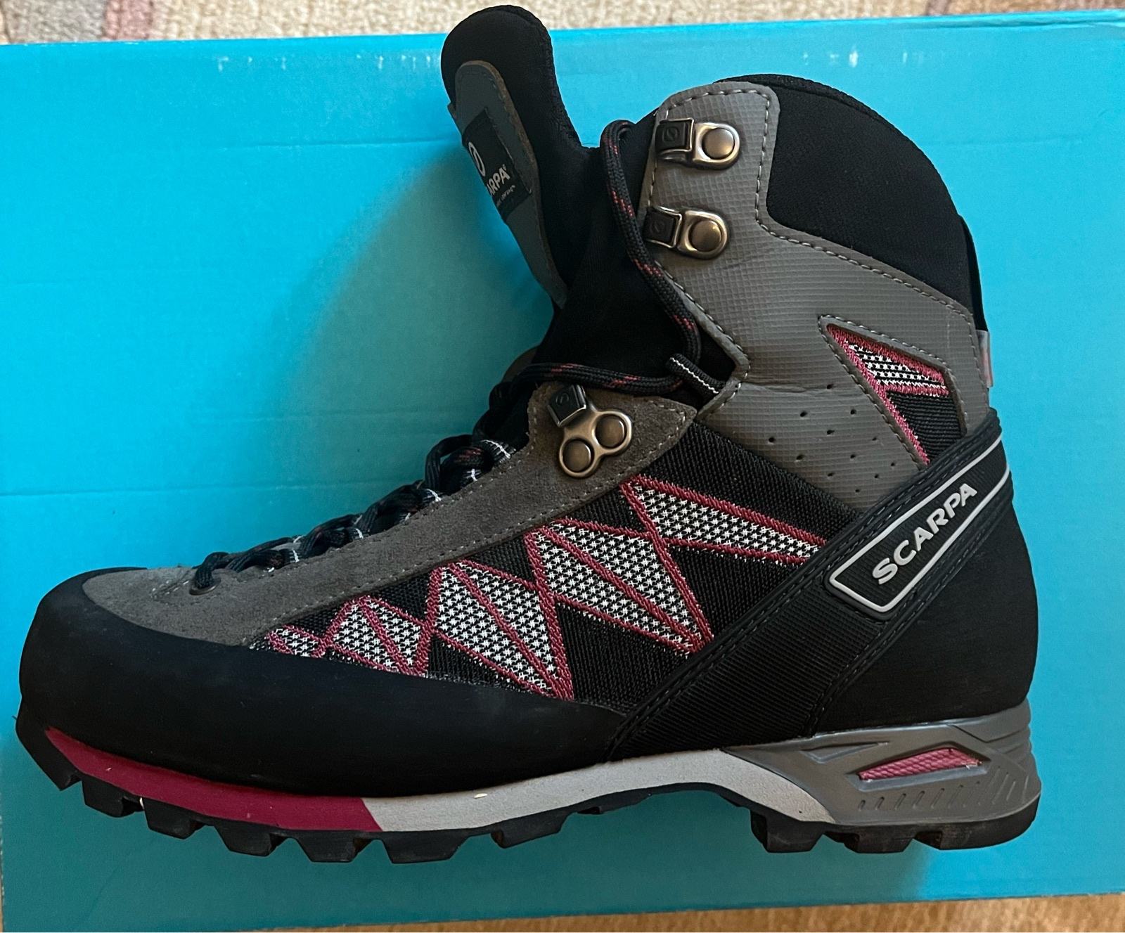 Scarpa ženski pohodni čevlji št. 38
