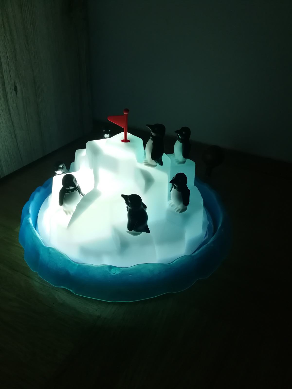 Plitsch platsch pinguin-igra PINGVINI