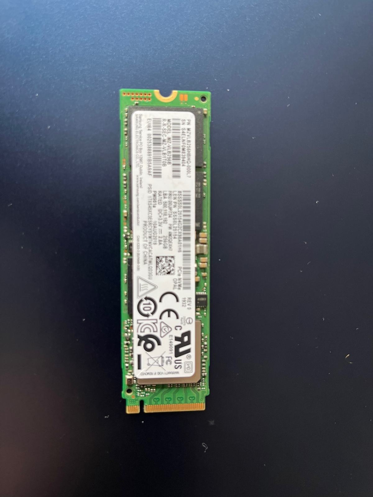 Samsung in Intel NVME disk 256Gb