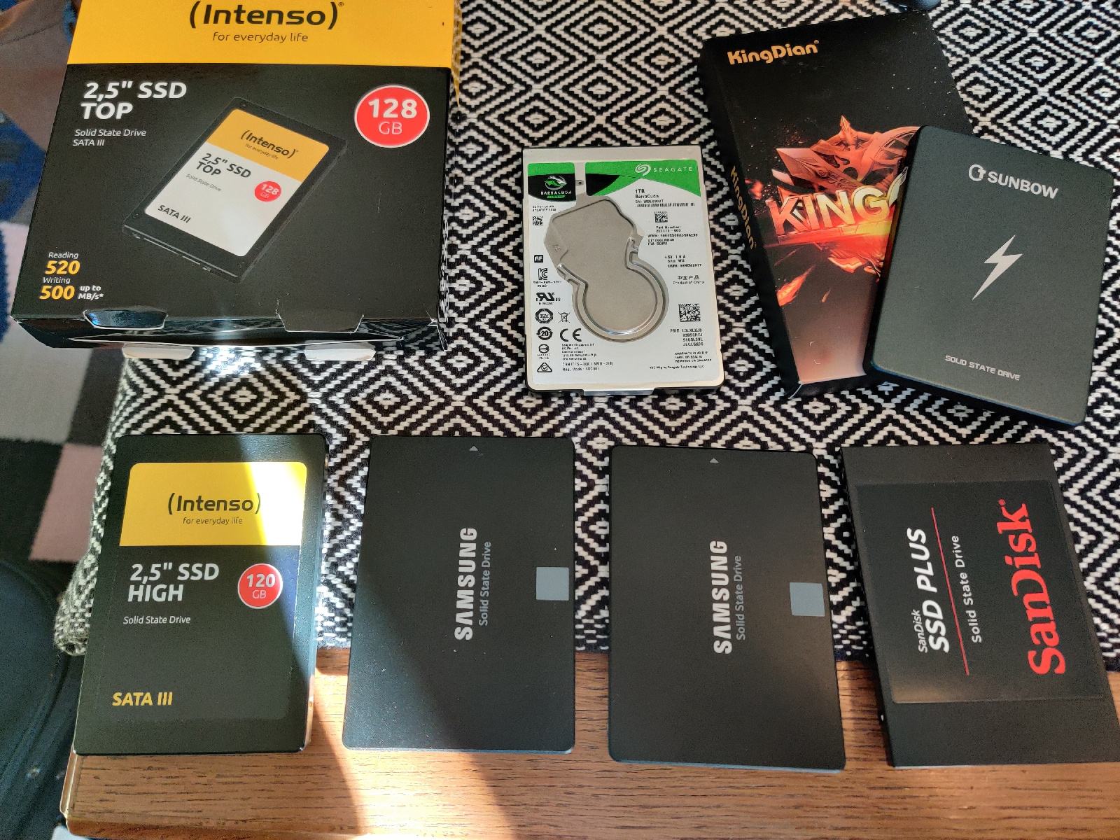 SSD disk ; Samsung, SanDisk, Intenso, Seagate