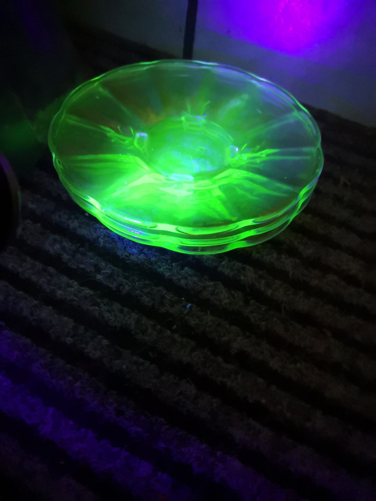 3 kom uranium Glass, uranovo steklo,zeleni krožniki