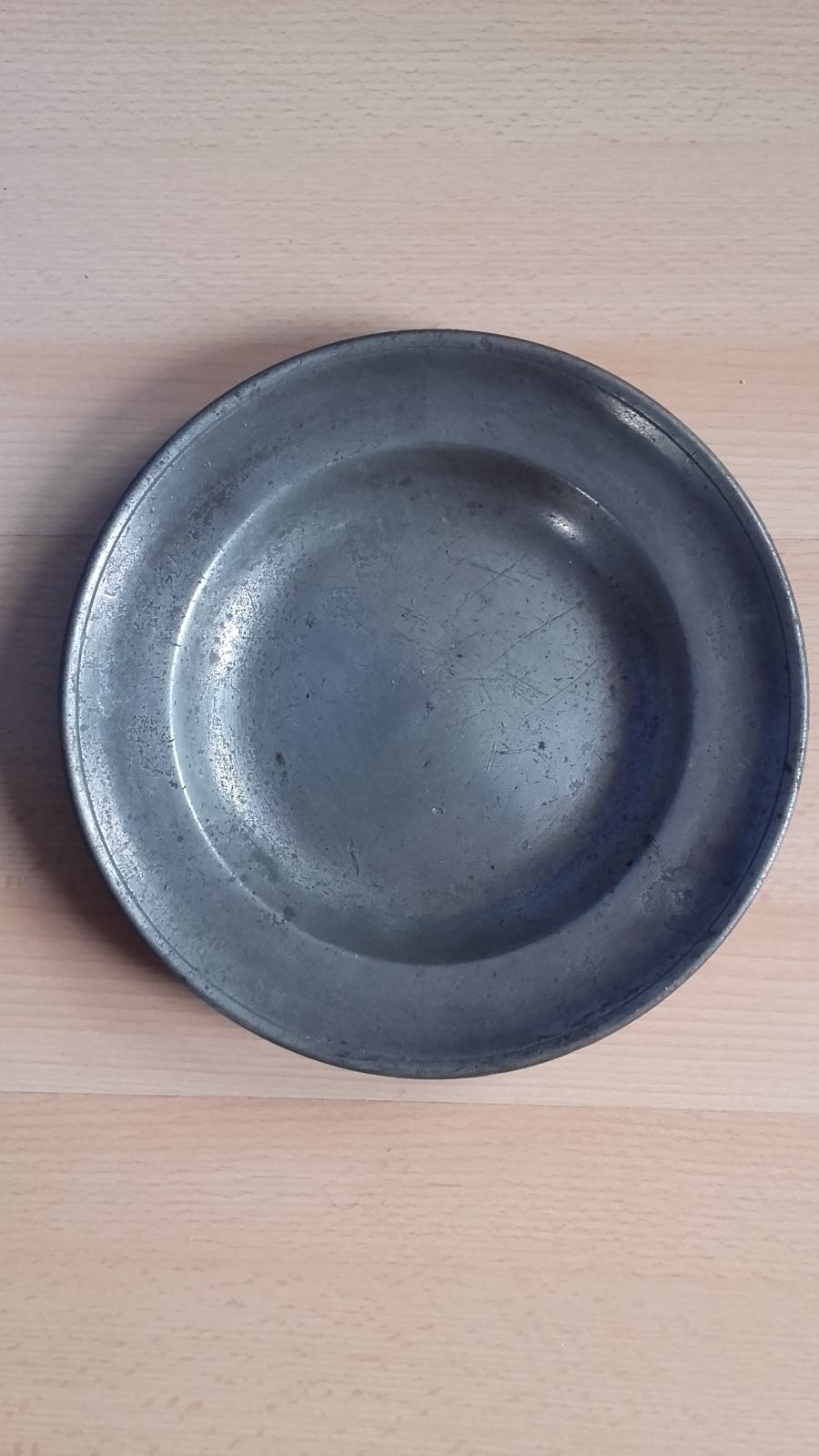 Tin plate/zinn.Cin/kositer.Krožnik narejen v Ljubljani.Letnik 1782