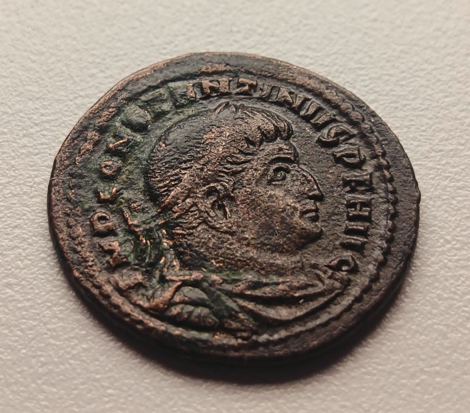 Rimski kovanec follis - Konstantin I. Veliki (SOLI INVICTO COMITI)