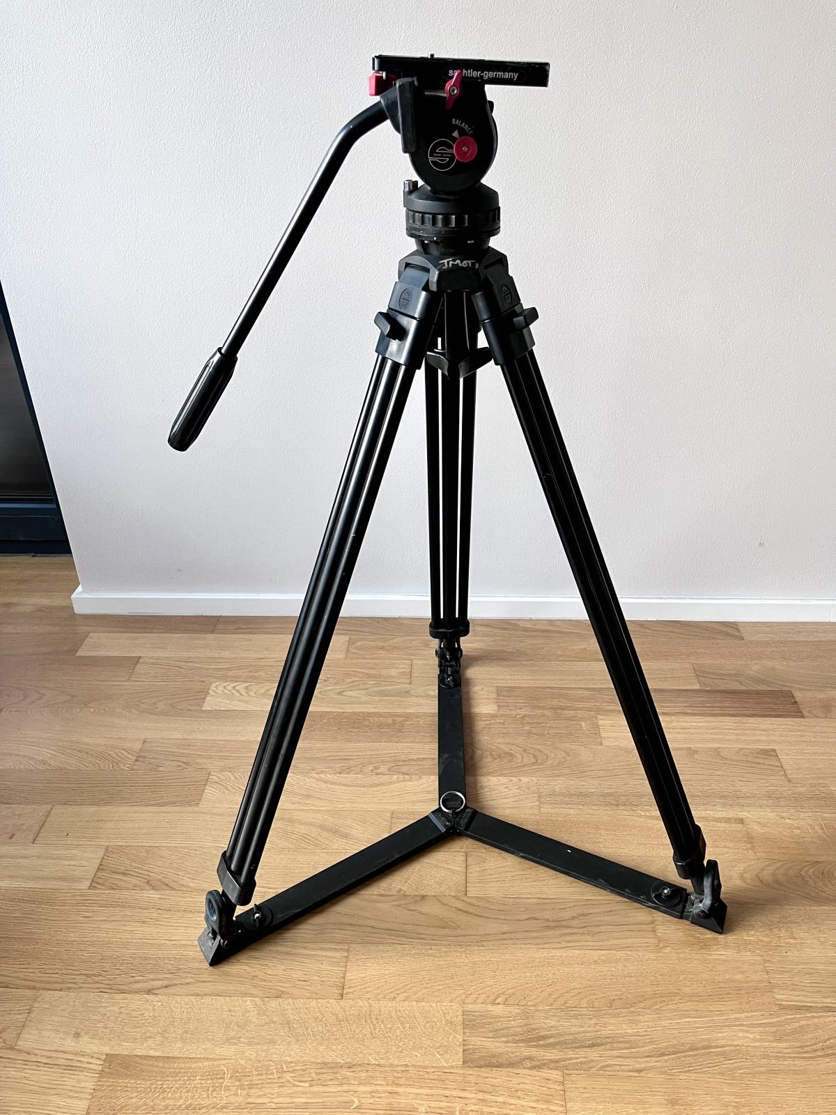 Sachtler DV 4 II Tripod