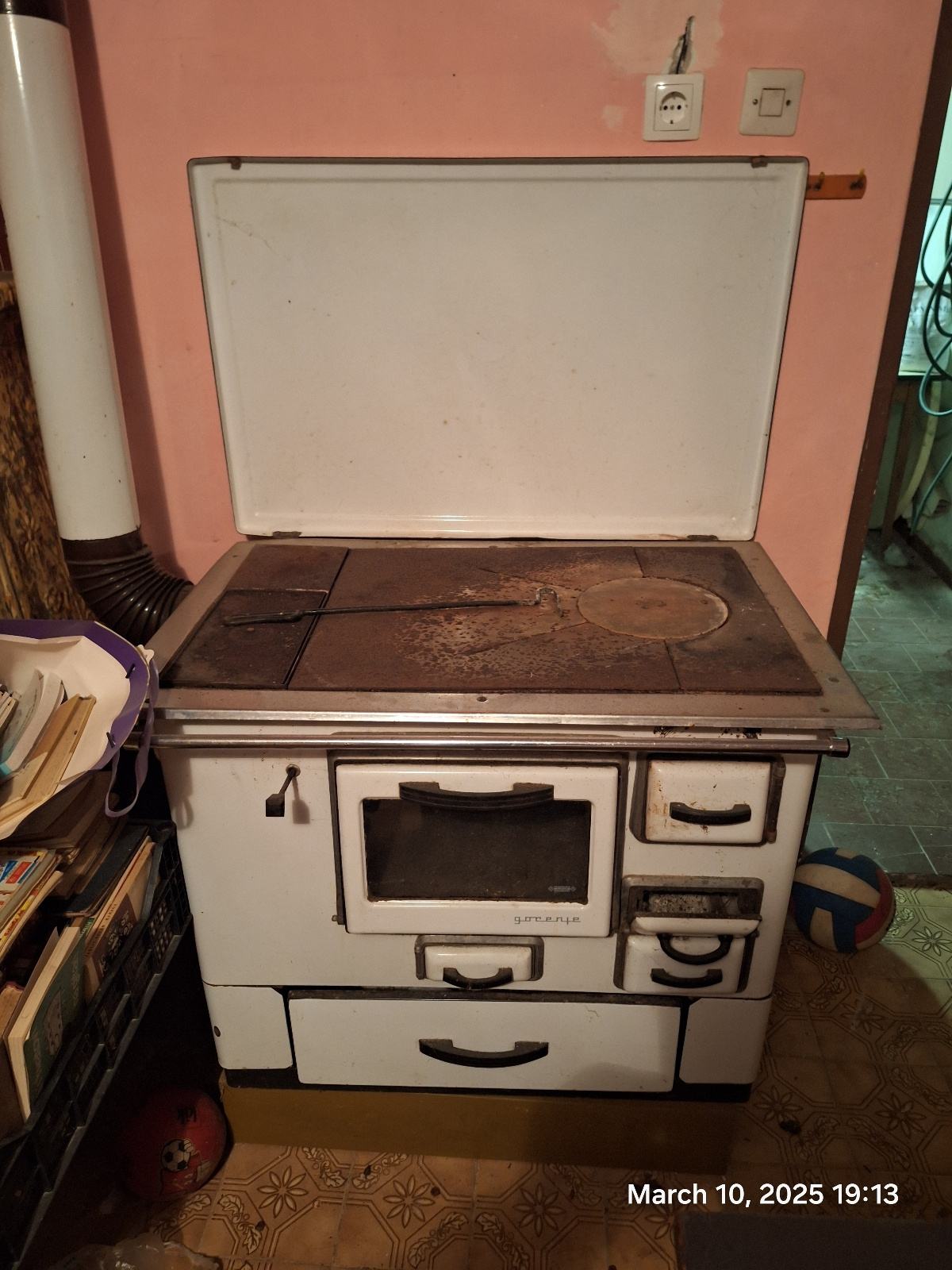 kiperbušh pec na drva stedilnik