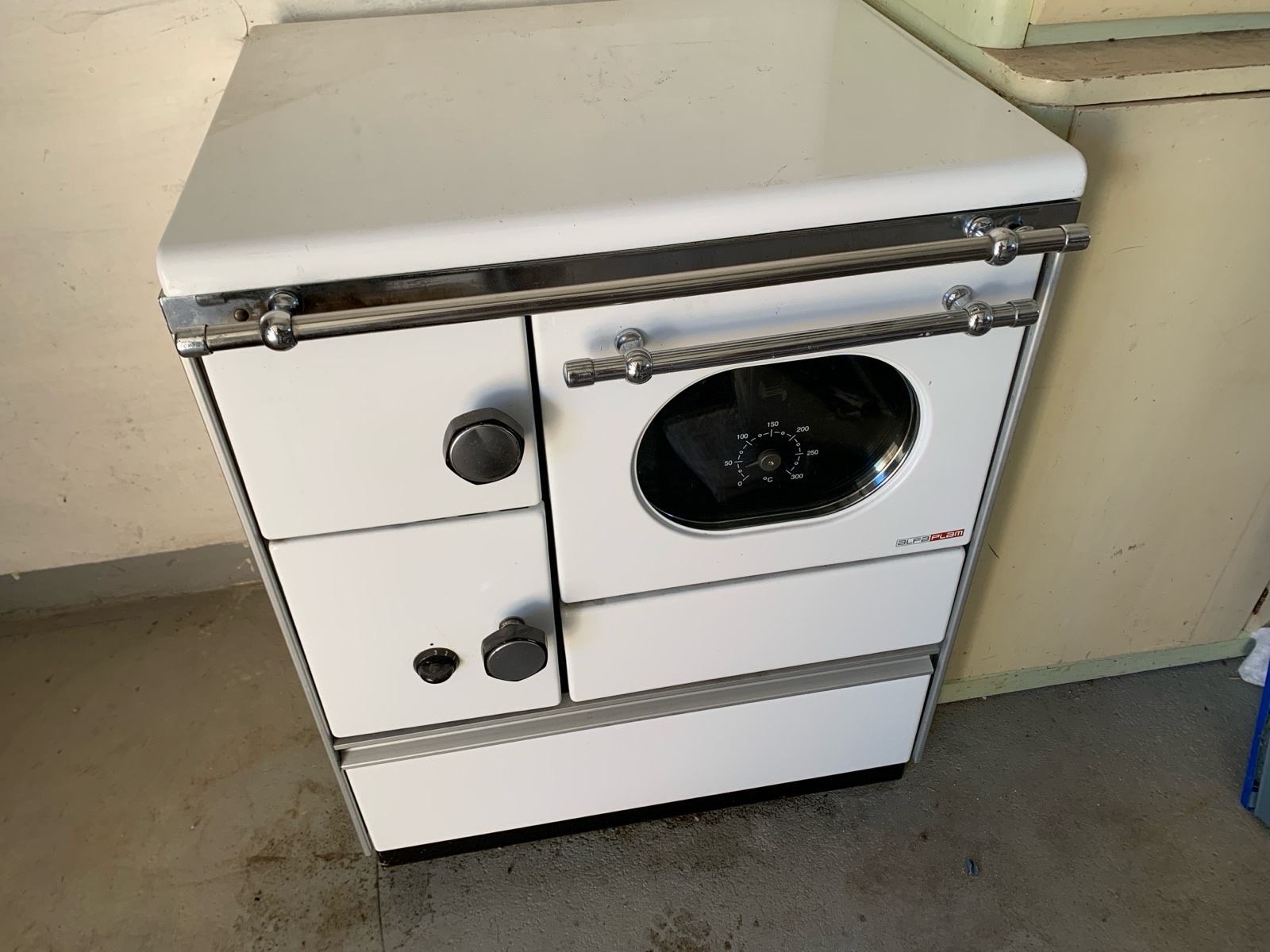 Štedilnik na trda goriva širina 70 cm