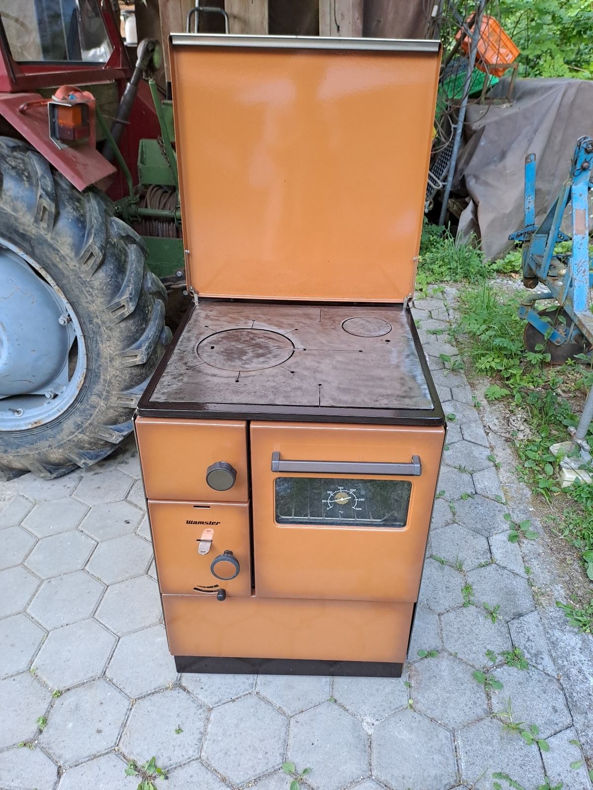 ŠTEDILNIK na trda goriva