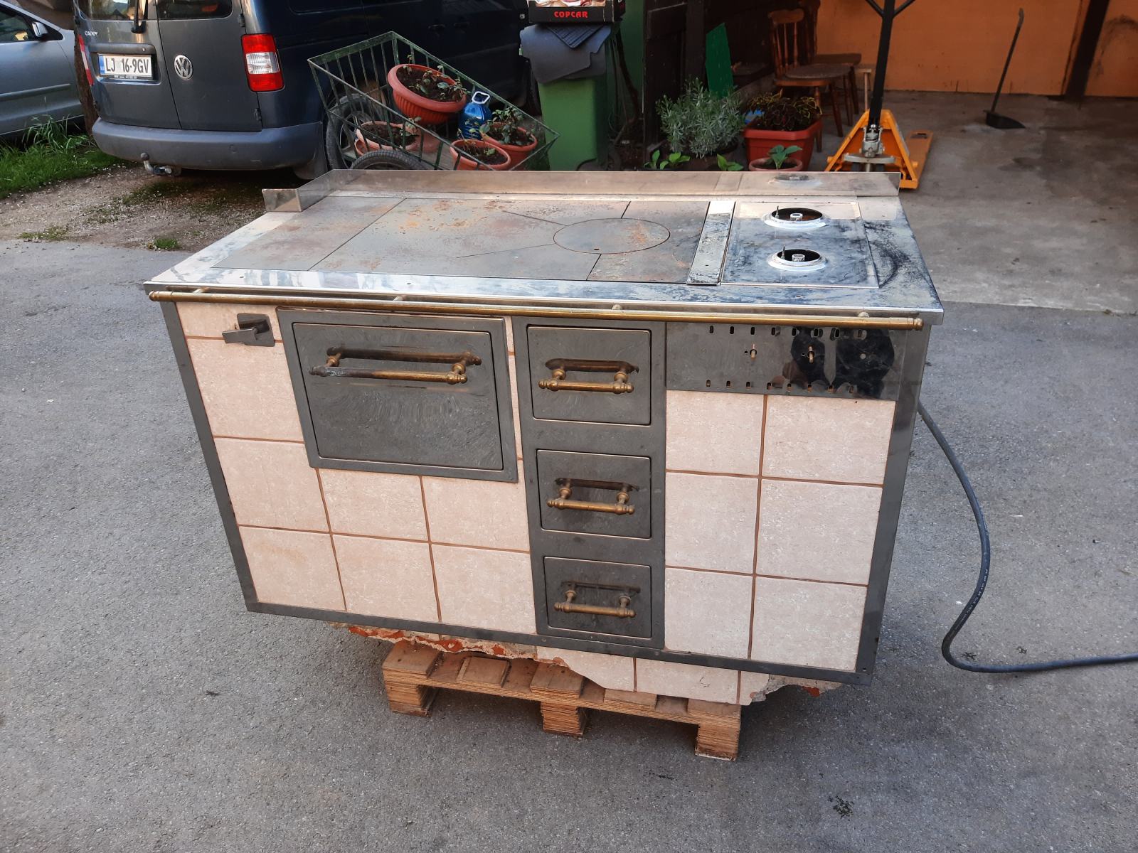 Zidan štedilnik na drva