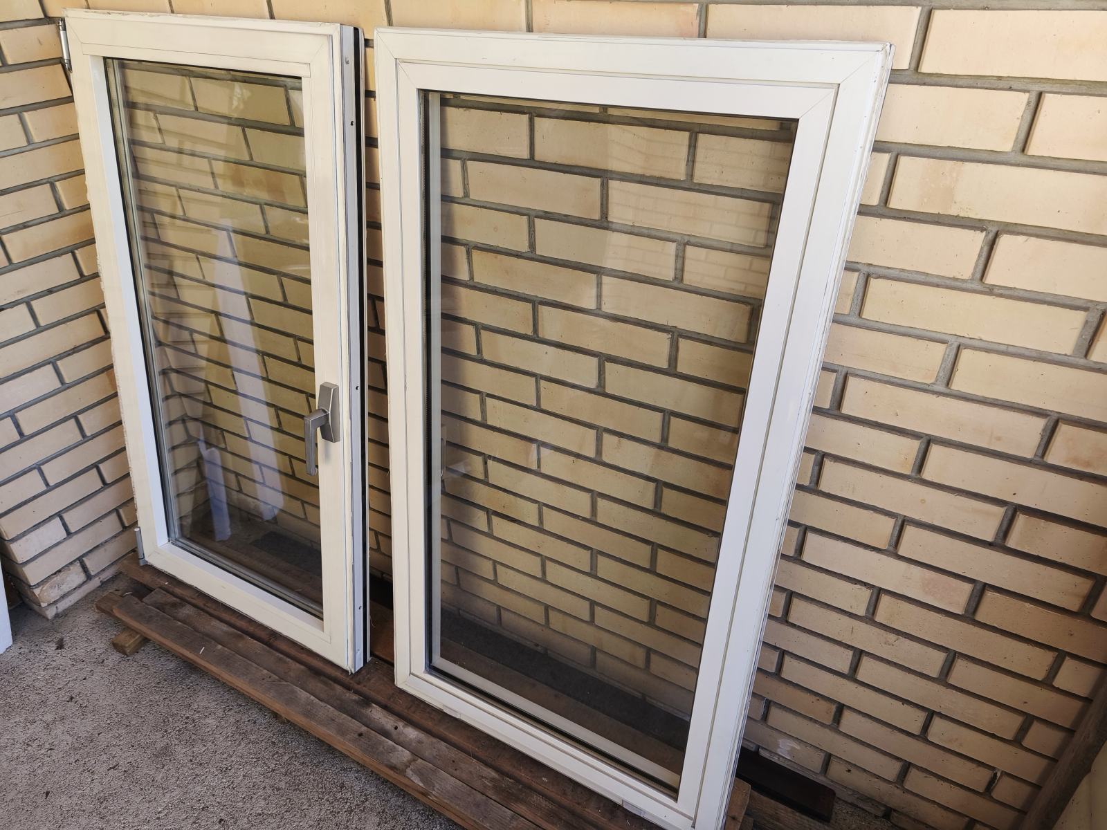 Aluminijasto okno z okvirjem