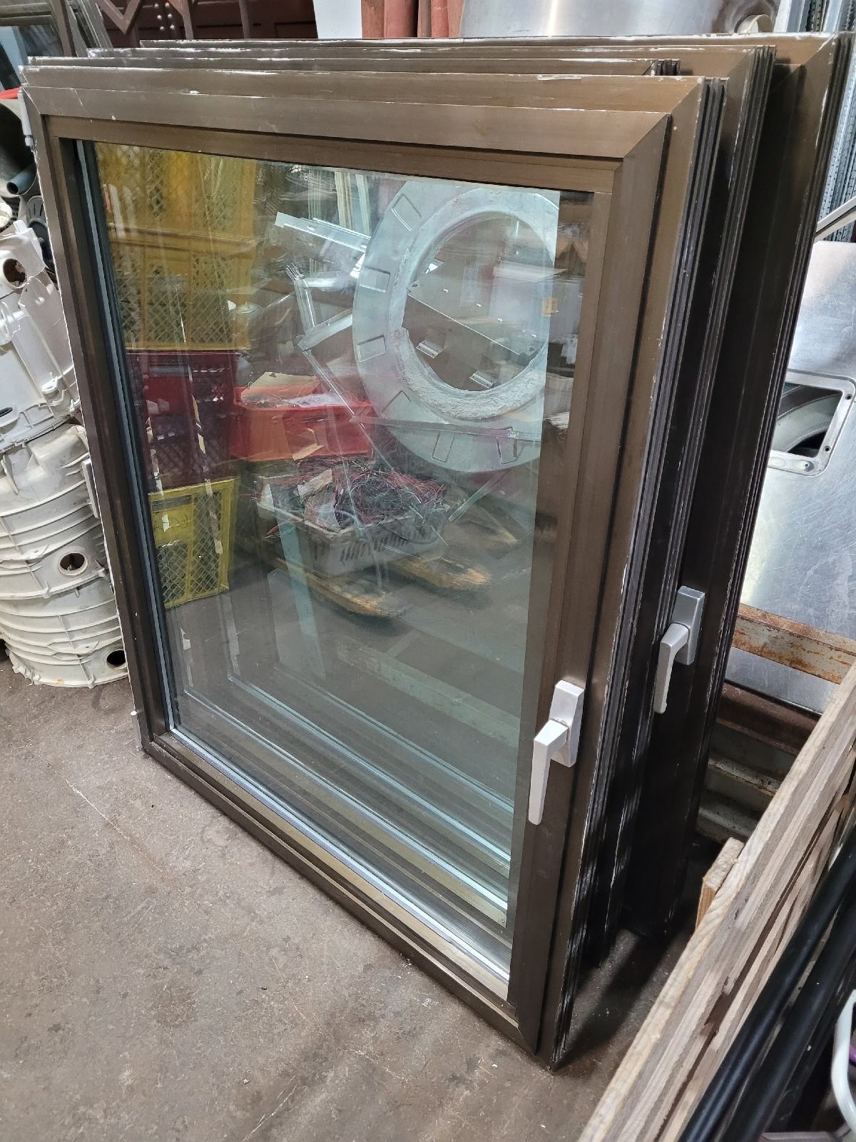 okno, aluminjasto okno dimenzij 114x136 cm, steklo termopan
