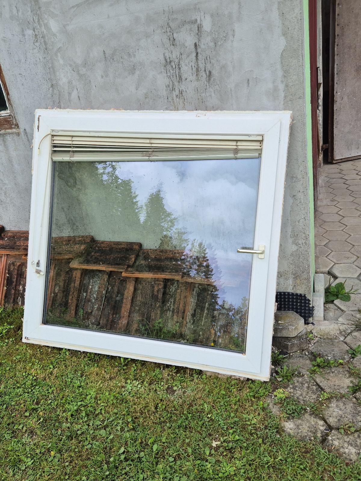 PVC okno 135x128cm