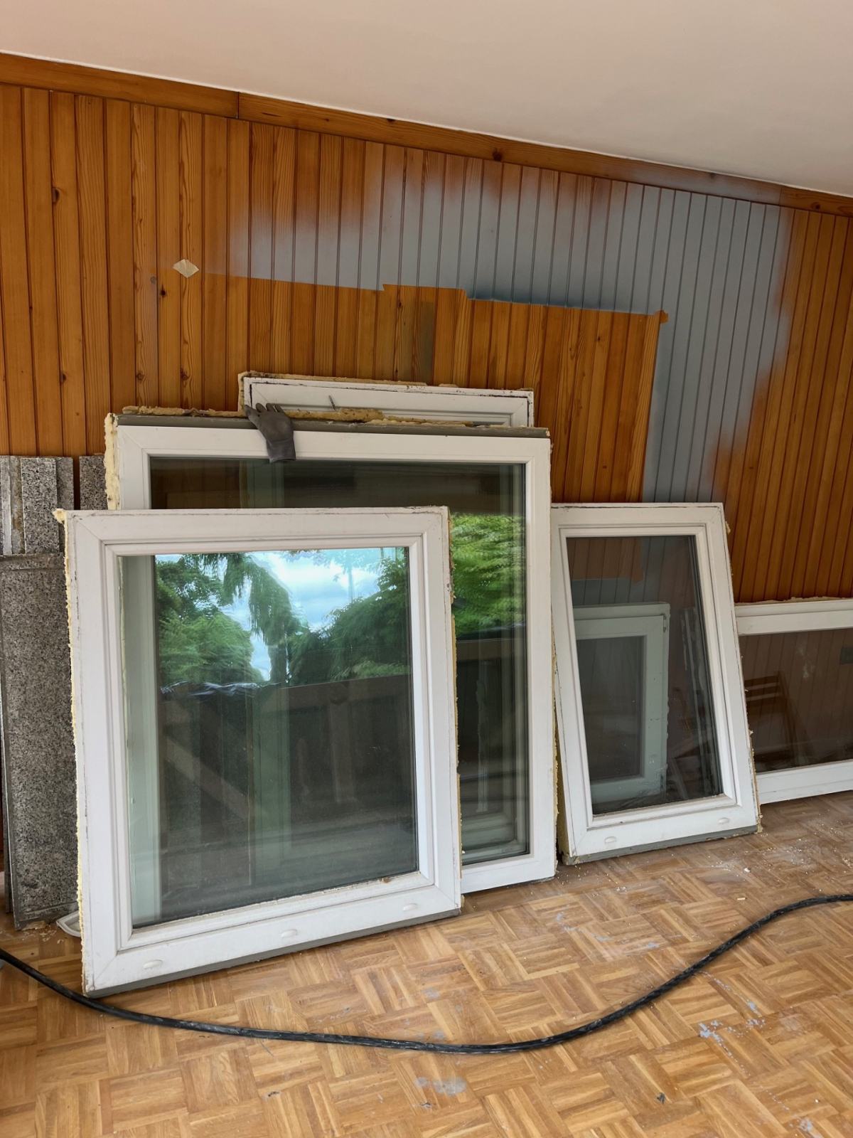 PVC trislojna okna in vrata, dobro ohranjena, različne dimenzije