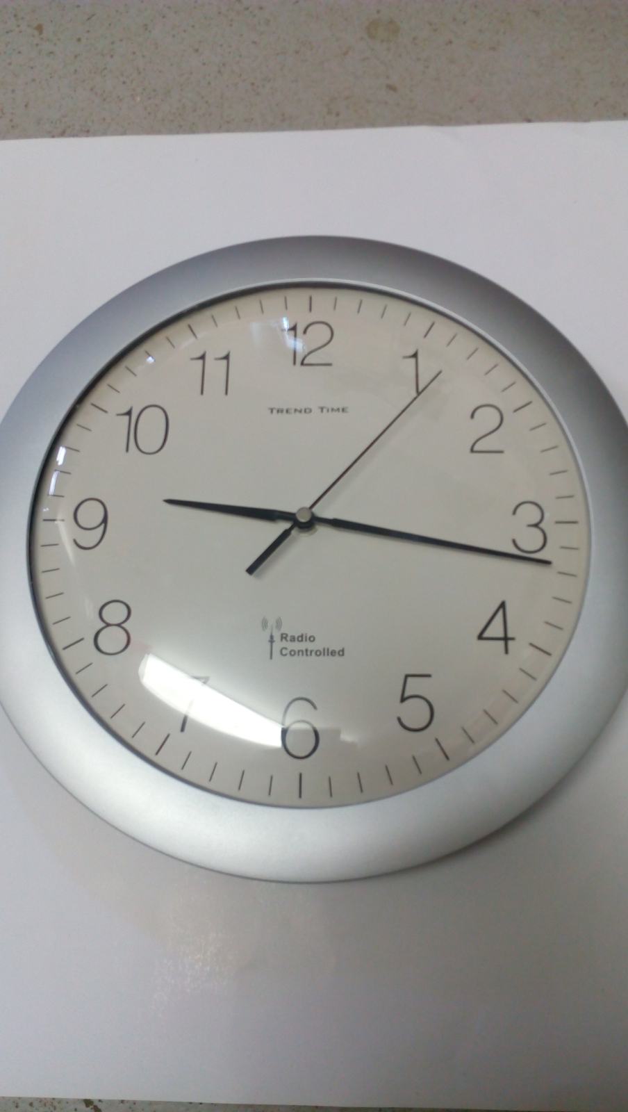 Radijsko vodena stenska ura 30cm