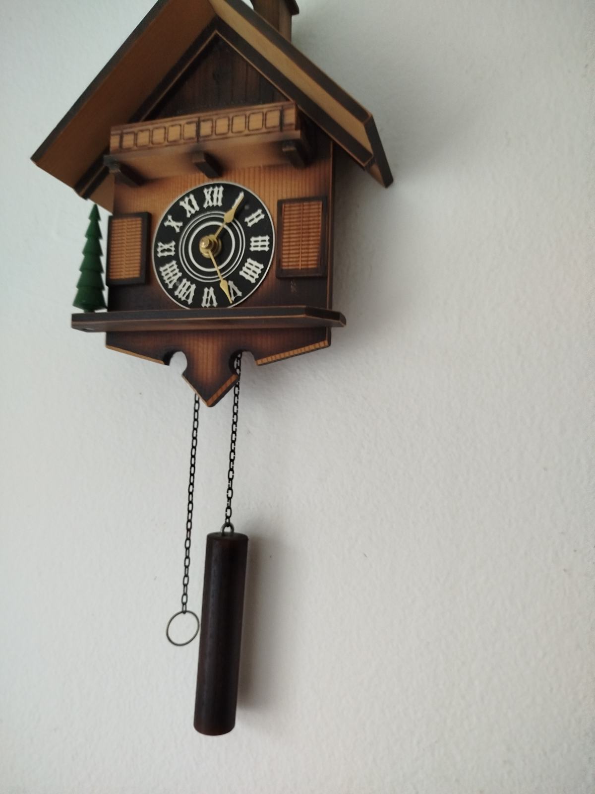 Stenska lesena ura na baterije