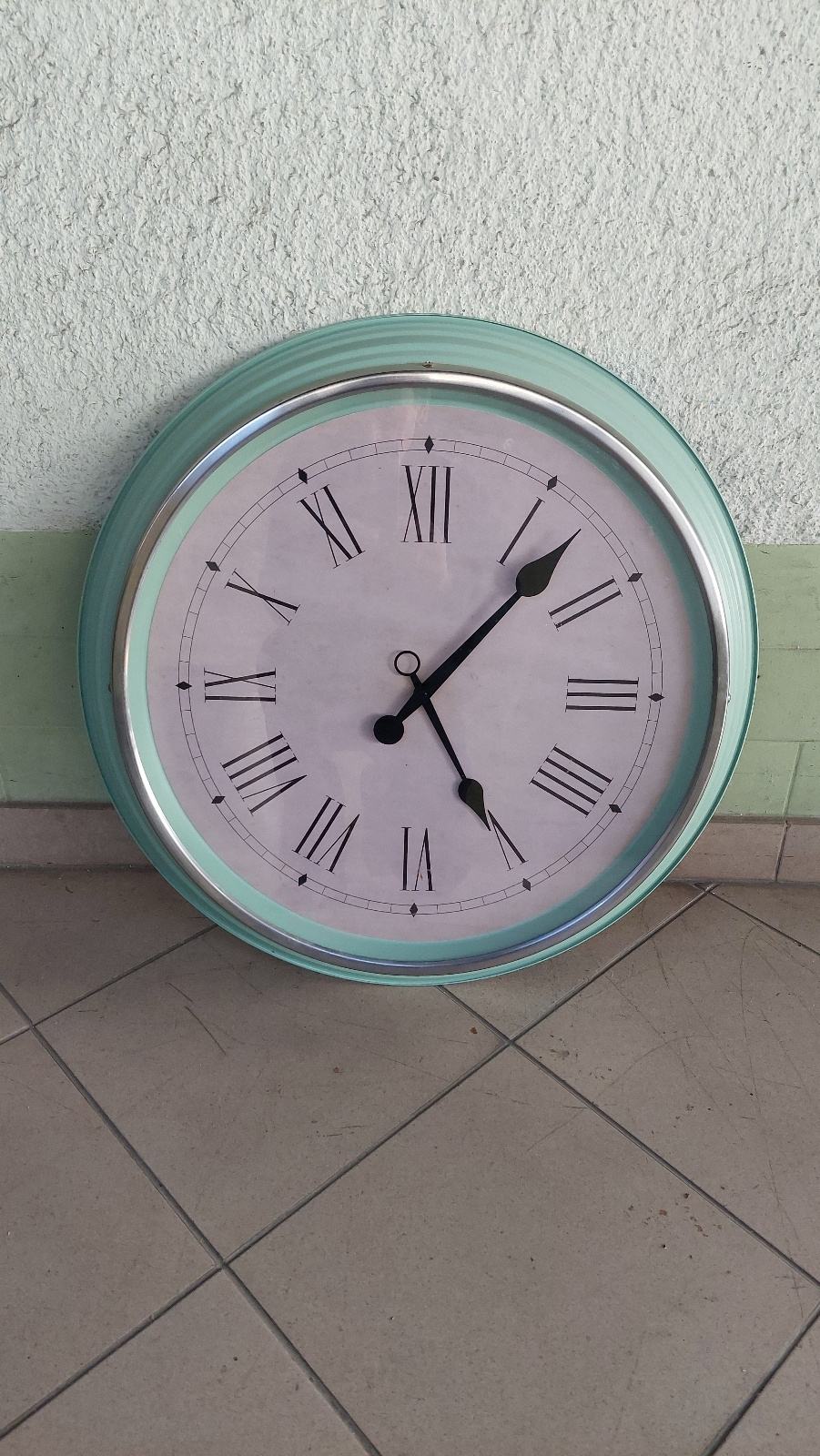 Velika stenska ura fi 60cm.