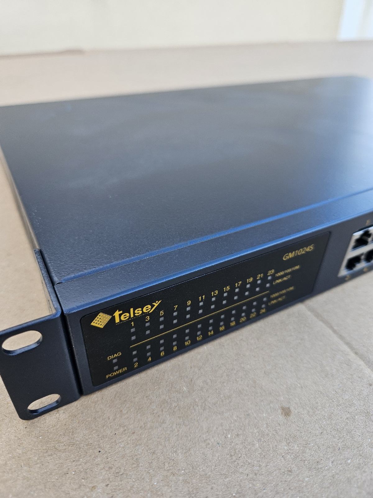 24 port gigabit switch Telsey + 4 X SFP