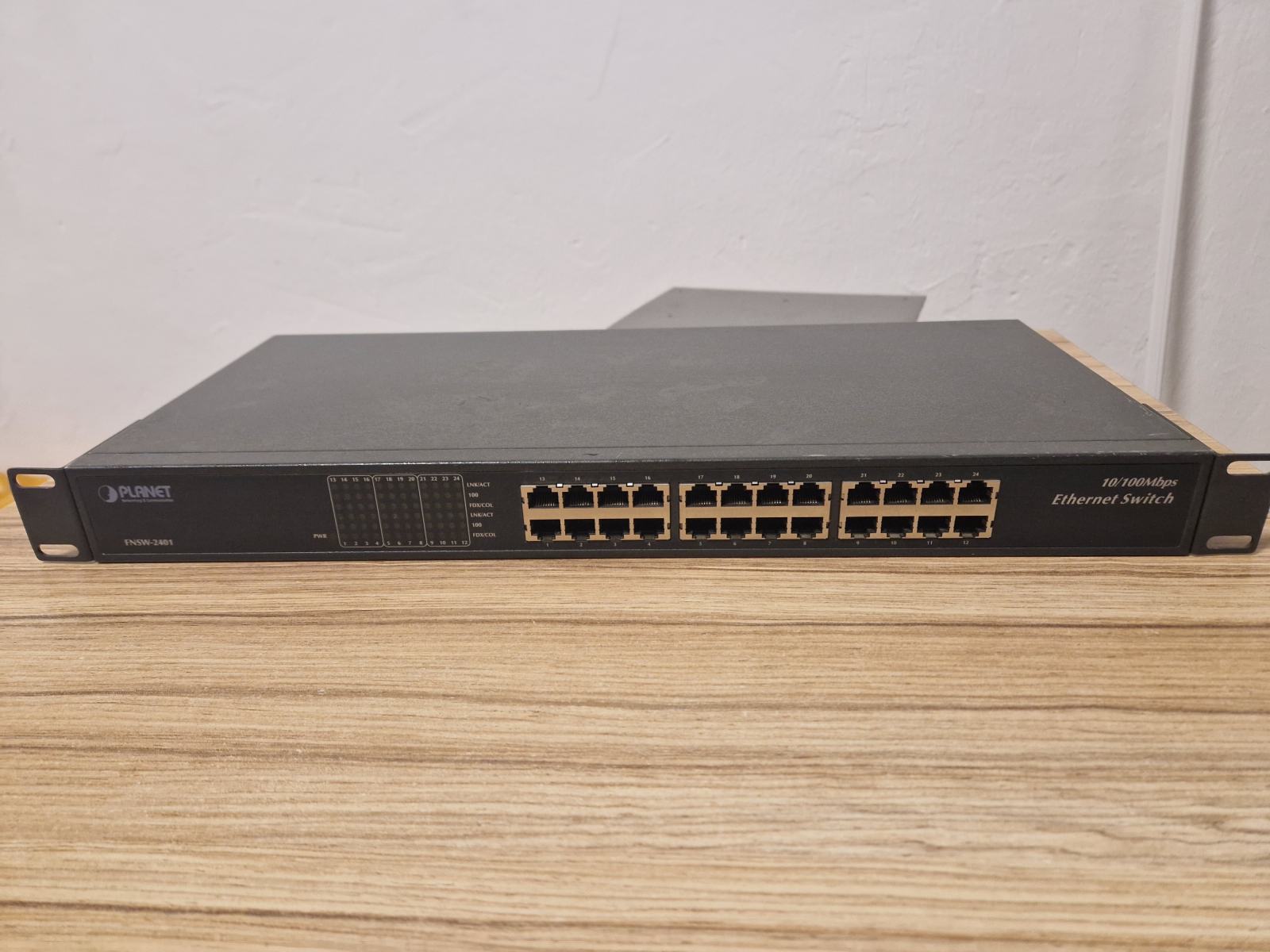 FNSW-2401 24-Port 10/100Mbps Fast Ethernet Switch